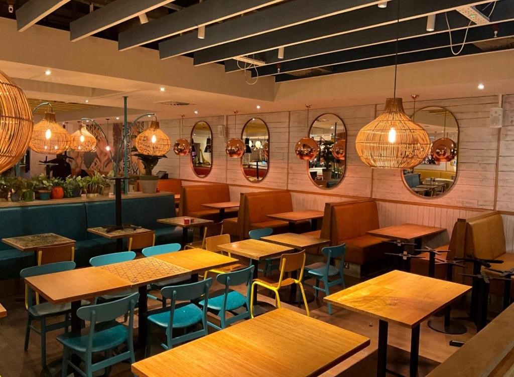 Giraffe - London Gatwick - Concept Seating